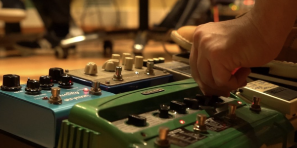 What is Delay in Music? Discover the Magic of Mesmerizing Echoes