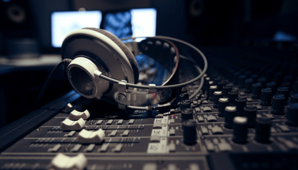9 Types of Headphones Every Music Producer Should Know (2024)