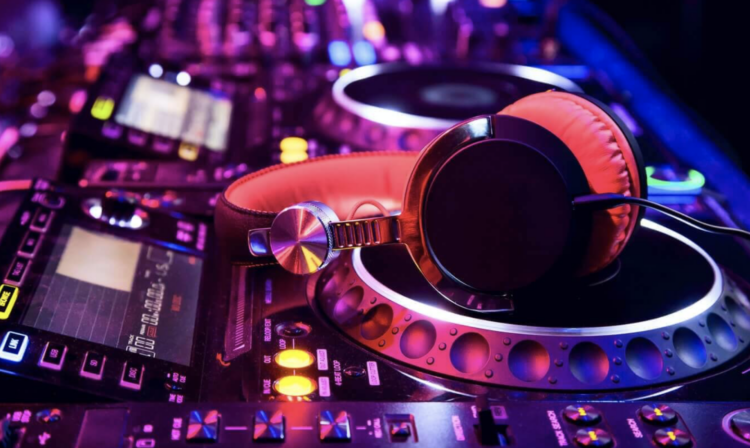 How to Make House Music 101 (With Seriously Useful Tips)