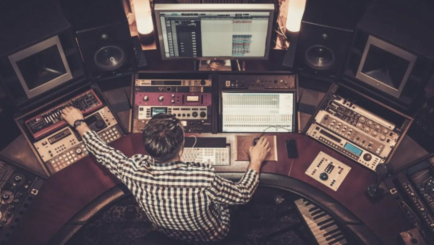 AI Mixing and Mastering: Pros, Cons & The Best AI Software (2025) AI Mixing and Mastering: Pros, Cons & The Best AI Software (2025)