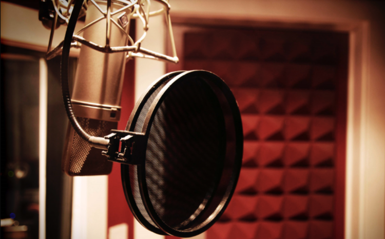 Using Pop Filters Like A Boss & 9 Best Picks (+ Pro Tips)