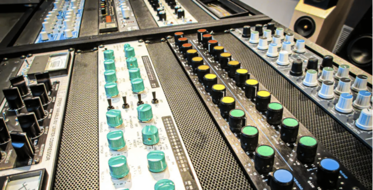 Saturation vs Distortion 101: Key Differences & Epic Tricks